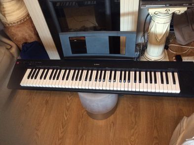 Yamaha Np30 76 Key Piano Keyboard In Excellent Condition For Sale in ...