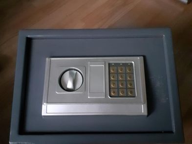 Hilka Safe Missing Keys But Still Opens With The Keypad For Sale in ...