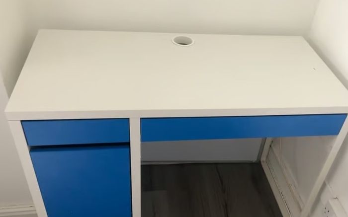 Ikea Micke Blue And White Desk And Blue Ikea Torbjorn Swivel Chair For ...