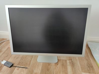 30 Inch Apple Cinema Hd Display A Professional Quality Wide Format ...