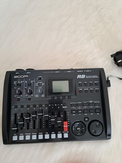 Zoom 8 Track Recorder R8 For Sale in Tullamore, Offaly from PcForU