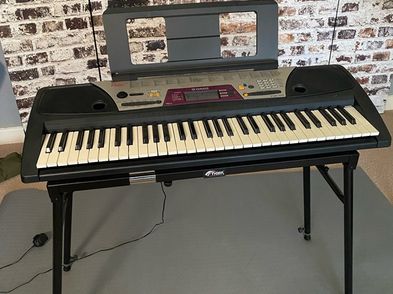 Keyboard Yamaha Psr 172 With Adjustable Tiger Table For Sale in Bray ...