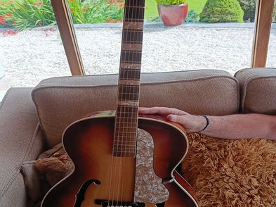 Hofner 455 Sunburst For Sale in Cootehall, Roscommon from Fiachra!