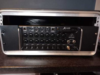 Behringer X Air Xr18 Digital Audio Mixer With Flight Case Midas ...