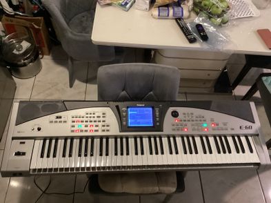 Roland E 60 Music Workstation 76 Keys Keyboard In Excellent Condition ...