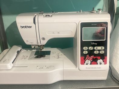 Brother Pe550d Embroidery Machine With 45 Disney Designs 9 Font Styles ...