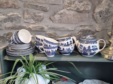 Willow Pattern Tea Set Complete For Sale in Cobh, Cork from BelvellyVintage