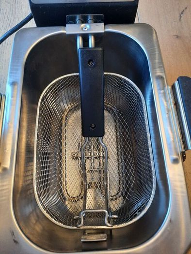 Delonghi Deep Fryer For Sale in Clondalkin, Dublin from Gina mc Kenna