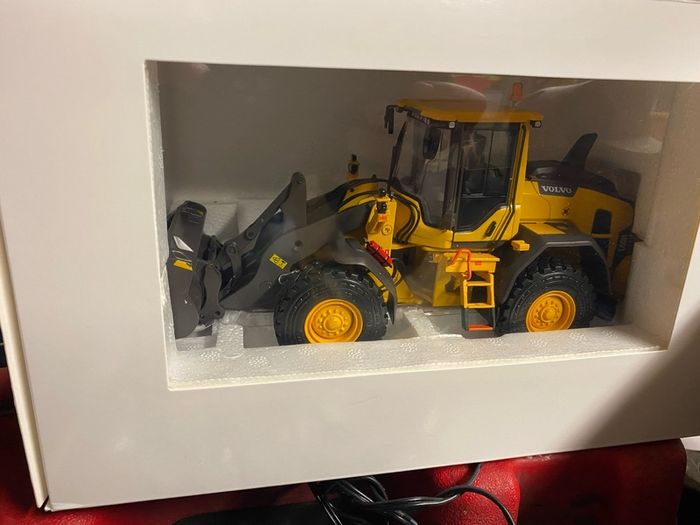 Volvo Front Loader 132 Model For Sale in Dundalk, Louth from carrick55
