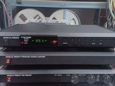 High End Audiophile Quality Music Fidelity Pre Amp And Typhoon Power ...