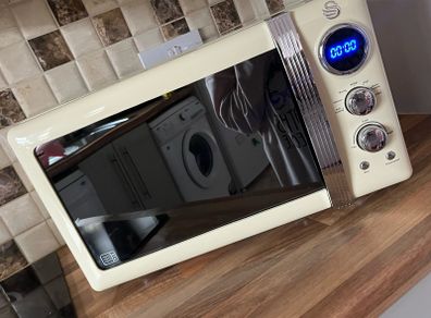 Retro Cream Swan Microwave 20l 800w For Sale in Macroom, Cork from ...