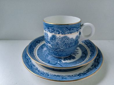 Rare Vintage Sutherland China Blue Willow Coffee Cup Trio For Sale in ...
