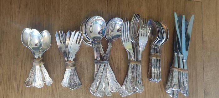 48 Piece Vintage Newbridge Kings Silver Plated Design Cutlery Set For ...