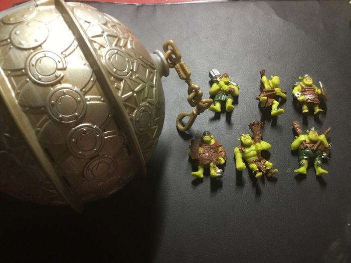 Shreks Ogre Attack Disco Ball With Figures Rare Game With 6 Shrek Mini ...