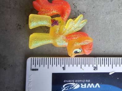 Strawberry Sunrise Glitter Mini Figure 2 Blind Bag Mlp G4 My Little ...