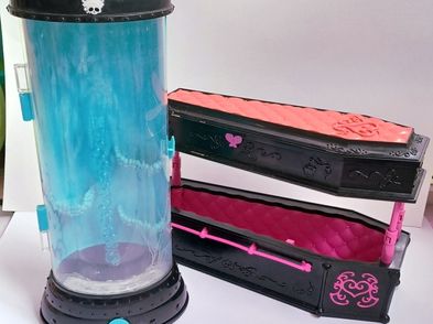 Monster High Dead Tired Draculaura Coffin Bed And Lagoona Blue ...