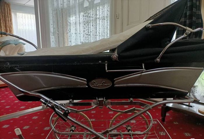 Silver Cross Pram Vintage For Sale in Bray, Wicklow from Anne Marie 23