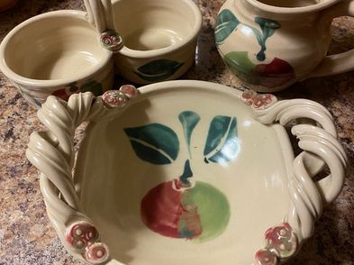 Ballydougan Pottery Set For Sale in Kildangan, Kildare from pastry